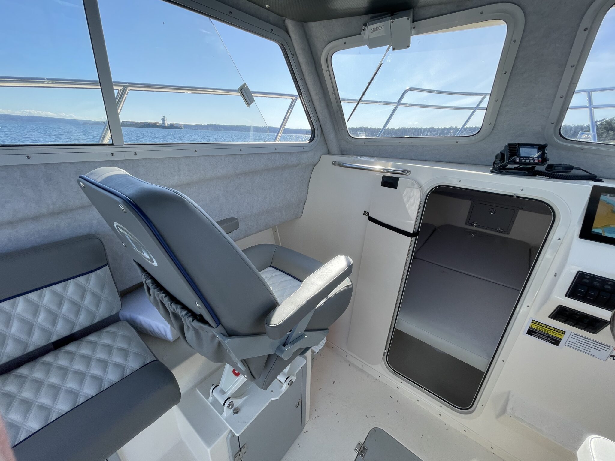 270 ADMIRAL EX – DEFIANCE BOATS
